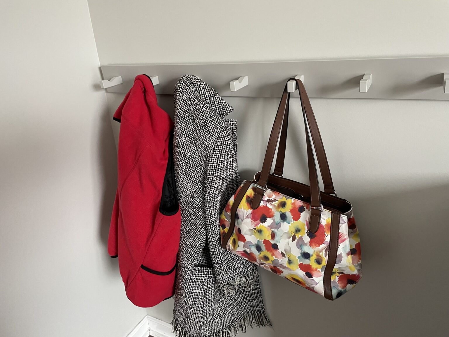 8 Reasons Your House Still Looks Cluttered - Get Organized HQ