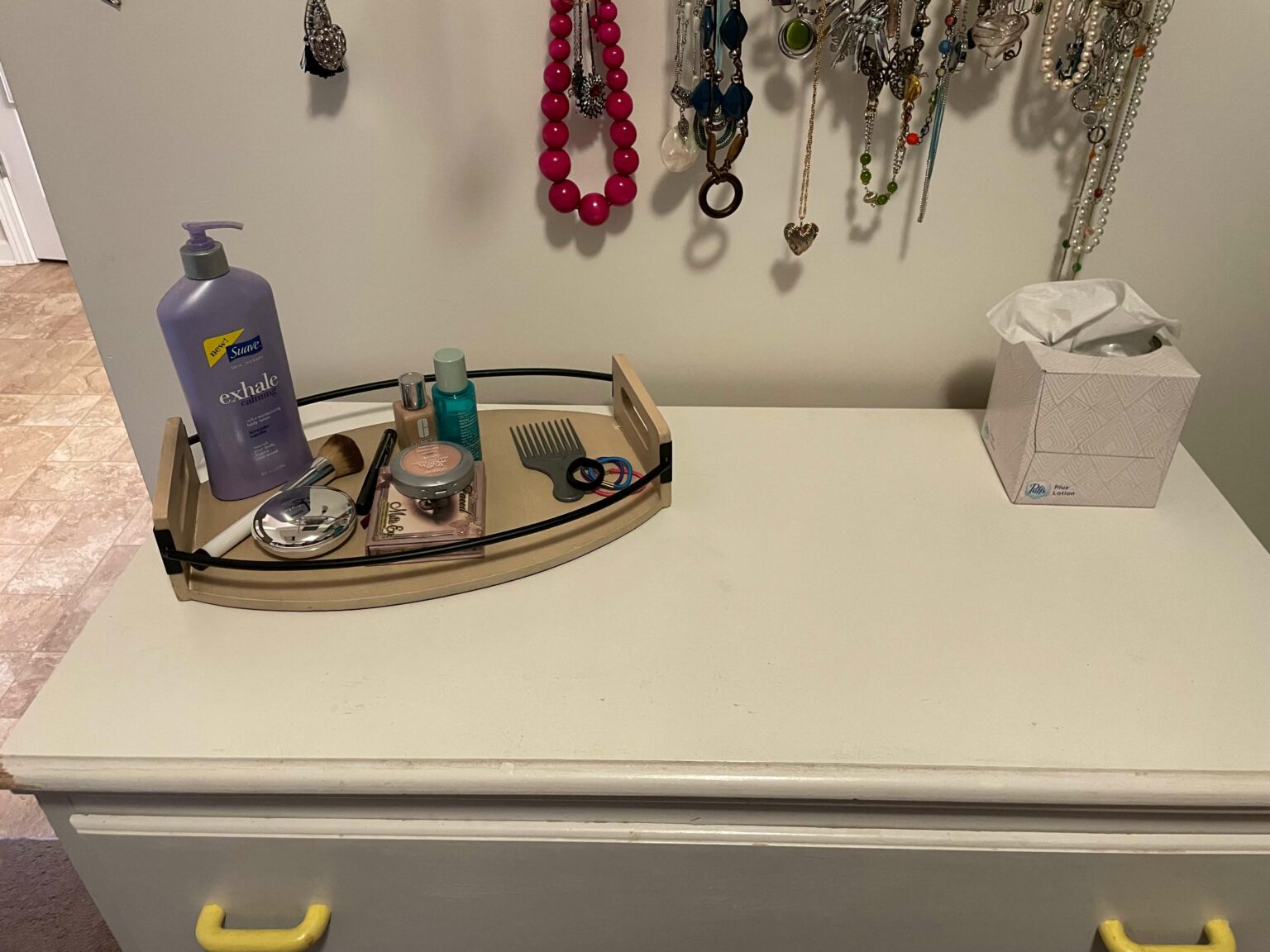 8 Reasons Your House Still Looks Cluttered - Get Organized HQ